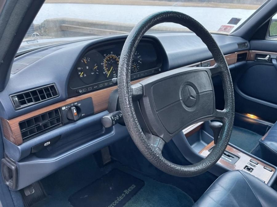 Серый Мерседес С 300 1987 в Рига, объемом двигателя 3.00 л и пробегом 92 тыс. км за 18900 €, фото 19 на AUTOMOTO.COM.LV