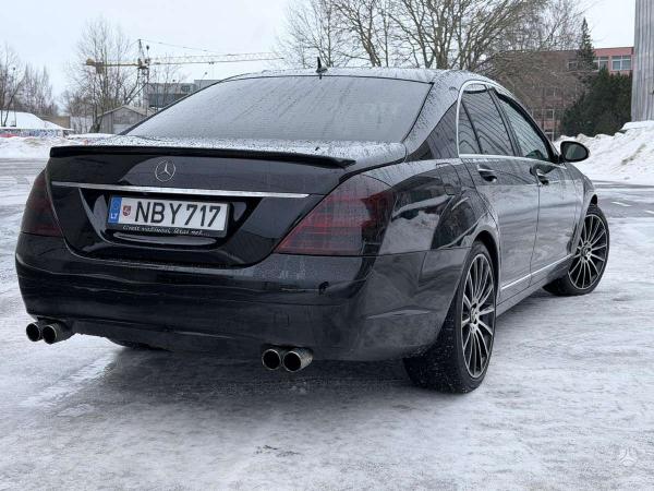 Melns Mercedes-Benz S 320 2006 Klaipėda, ar dzinēja tilpumu 3.00 L un nobraukumu 490 tūkst. km par 7000 €, foto 3 vietnē AUTOMOTO.COM.LV