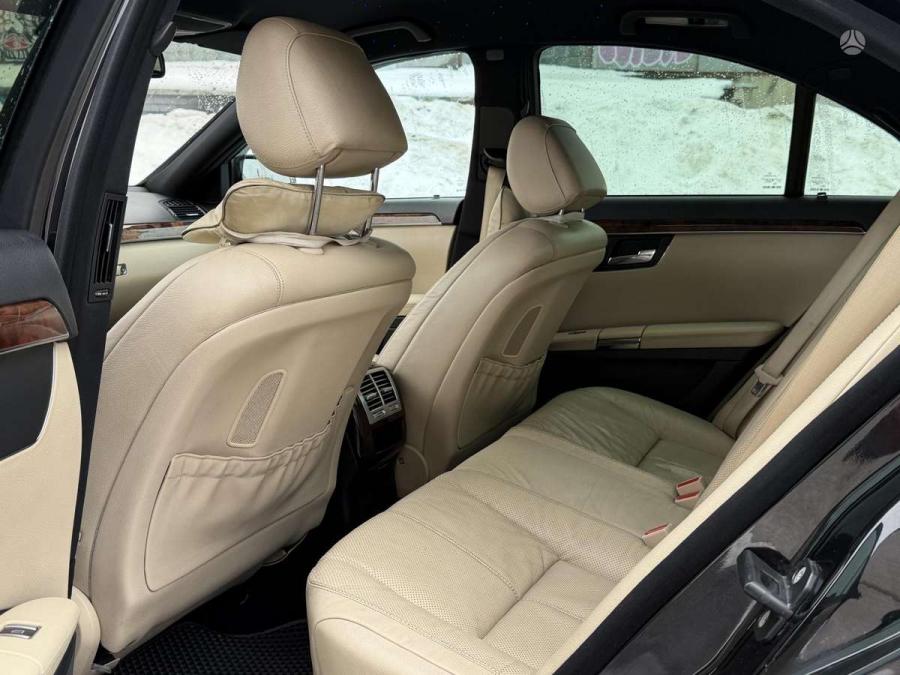 Melns Mercedes-Benz S 320 2006 Klaipėda, ar dzinēja tilpumu 3.00 L un nobraukumu 490 tūkst. km par 7000 €, foto 15 vietnē AUTOMOTO.COM.LV