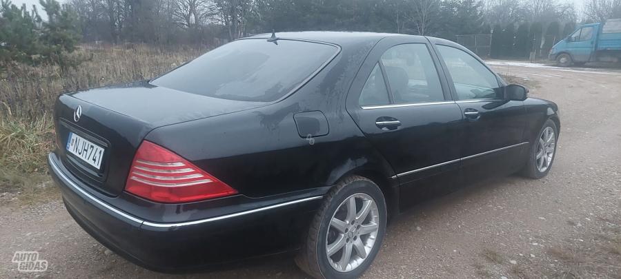 Black Mercedes-Benz S 320 2000 in Vilnius, with an engine capacity of 3.20 L and mileage of 255 thousand km for 1900 €, photo 3 on AUTOMOTO.COM.LV