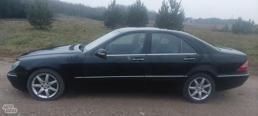 Black Mercedes-Benz S 320 2000 in Vilnius, with an engine capacity of 3.20 L and mileage of 255 thousand km for 1900 €, photo 8 on AUTOMOTO.COM.LV