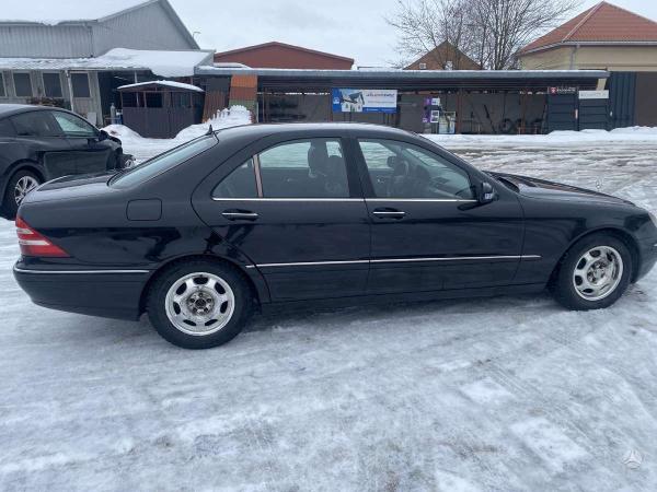 Black Mercedes-Benz S 320 2002 in Kaunas, with an engine capacity of 3.20 L and mileage of 266 thousand km for 2100 €, photo 4 on AUTOMOTO.COM.LV
