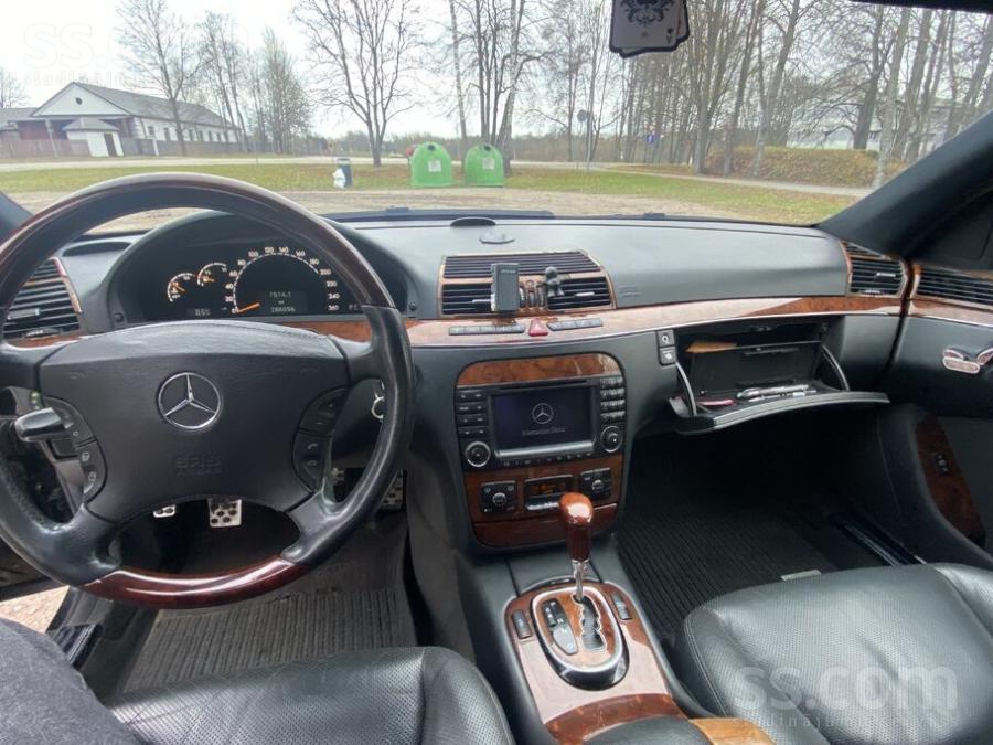 Black Mercedes-Benz S 320 2002 in Preili, with an engine capacity of 3.20 L and mileage of 286 thousand km for 2250 €, photo 5 on AUTOMOTO.COM.LV