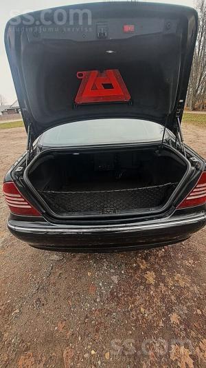 Black Mercedes-Benz S 320 2002 in Preili, with an engine capacity of 3.20 L and mileage of 286 thousand km for 2250 €, photo 11 on AUTOMOTO.COM.LV