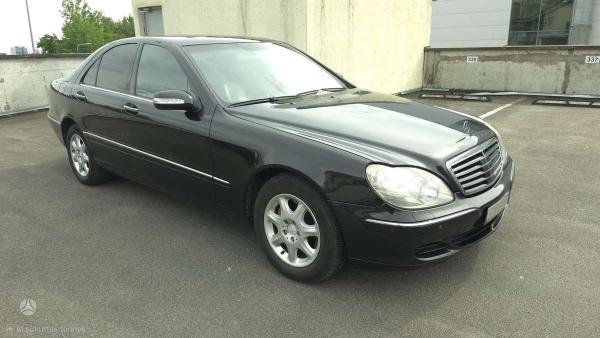 Black Mercedes-Benz S 320 2004 in Vilnius, with an engine capacity of 3.22 L and mileage of 457 thousand km for 3200 €, photo 1 on AUTOMOTO.COM.LV