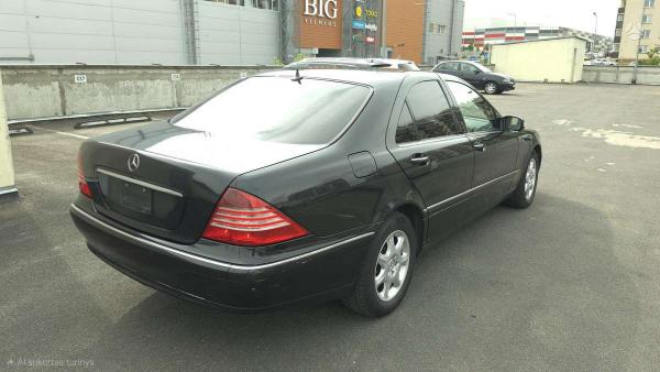Black Mercedes-Benz S 320 2004 in Vilnius, with an engine capacity of 3.22 L and mileage of 457 thousand km for 3200 €, photo 2 on AUTOMOTO.COM.LV