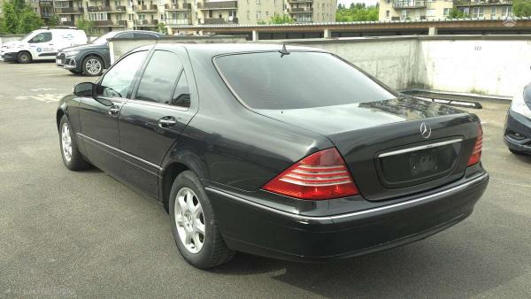 Black Mercedes-Benz S 320 2004 in Vilnius, with an engine capacity of 3.22 L and mileage of 457 thousand km for 3200 €, photo 3 on AUTOMOTO.COM.LV