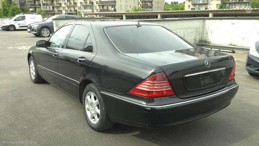 Black Mercedes-Benz S 320 2004 in Vilnius, with an engine capacity of 3.22 L and mileage of 457 thousand km for 3200 €, photo 4 on AUTOMOTO.COM.LV