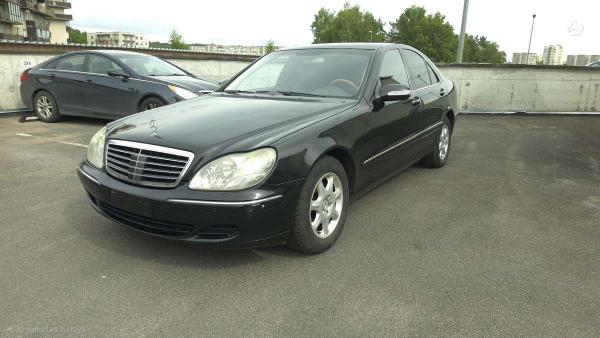 Black Mercedes-Benz S 320 2004 in Vilnius, with an engine capacity of 3.22 L and mileage of 457 thousand km for 3200 €, photo 4 on AUTOMOTO.COM.LV