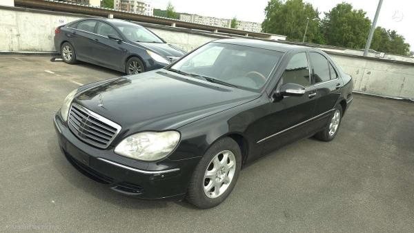 Black Mercedes-Benz S 320 2004 in Vilnius, with an engine capacity of 3.22 L and mileage of 457 thousand km for 3200 €, photo 5 on AUTOMOTO.COM.LV