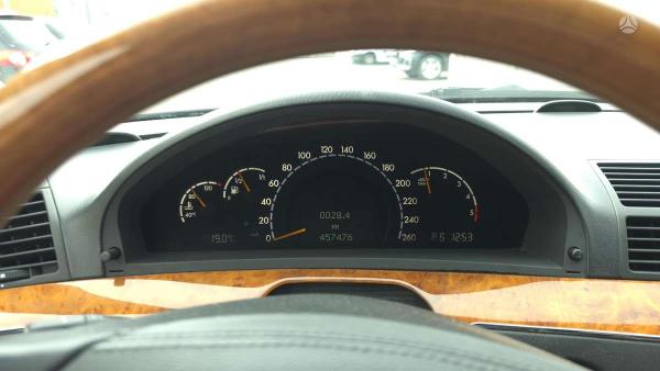 Black Mercedes-Benz S 320 2004 in Vilnius, with an engine capacity of 3.22 L and mileage of 457 thousand km for 3200 €, photo 6 on AUTOMOTO.COM.LV