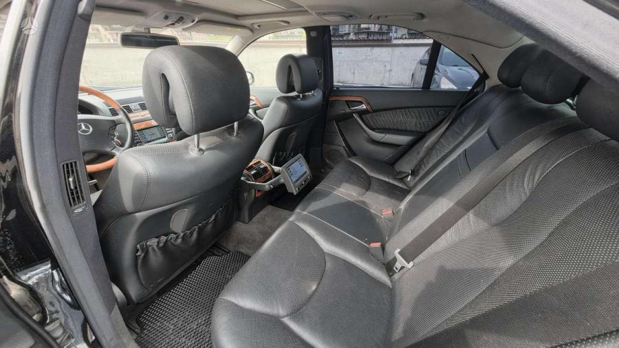 Black Mercedes-Benz S 320 2004 in Vilnius, with an engine capacity of 3.22 L and mileage of 457 thousand km for 3200 €, photo 10 on AUTOMOTO.COM.LV