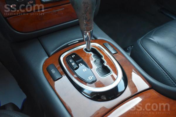 Black Mercedes-Benz S 320 2005 in Kuldiga, with an engine capacity of 3.20 L and mileage of 0 thousand km for 2850 €, photo 8 on AUTOMOTO.COM.LV