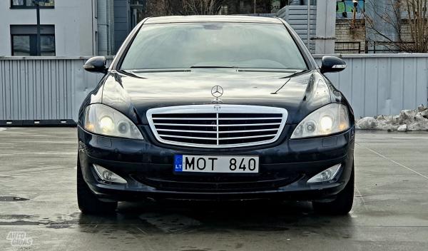 Melns Mercedes-Benz S 320 2006 Viļņa, ar dzinēja tilpumu 3.00 L un nobraukumu 400 tūkst. km par 3999 €, foto 5 vietnē AUTOMOTO.COM.LV