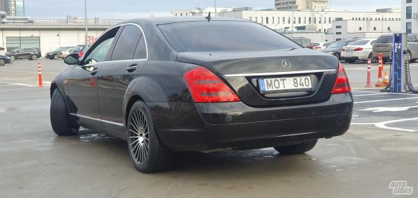 Melns Mercedes-Benz S 320 2006 Viļņa, ar dzinēja tilpumu 3.00 L un nobraukumu 400 tūkst. km par 3999 €, foto 3 vietnē AUTOMOTO.COM.LV