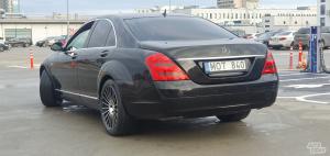 Melns Mercedes-Benz S 320 2006 Viļņa, ar dzinēja tilpumu 3.00 L un nobraukumu 400 tūkst. km par 3999 €, foto 3 vietnē AUTOMOTO.COM.LV