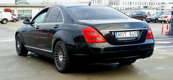 Melns Mercedes-Benz S 320 2006 Viļņa, ar dzinēja tilpumu 3.00 L un nobraukumu 400 tūkst. km par 3999 €, foto 3 vietnē AUTOMOTO.COM.LV