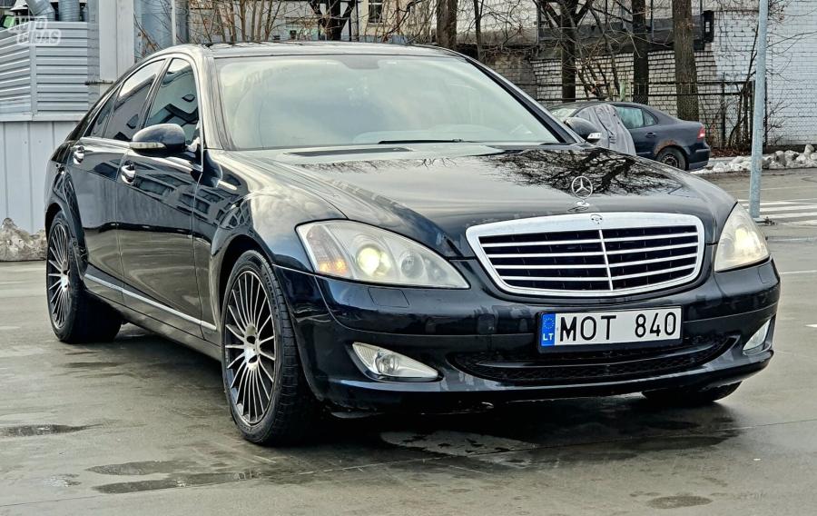 Black Mercedes-Benz S 320 2006 in Vilnius, with an engine capacity of 3.00 L and mileage of 400 thousand km for 3999 €, photo 6 on AUTOMOTO.COM.LV