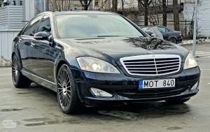 Black Mercedes-Benz S 320 2006 in Vilnius, with an engine capacity of 3.00 L and mileage of 400 thousand km for 4300 €, photo  on AUTOMOTO.COM.LV