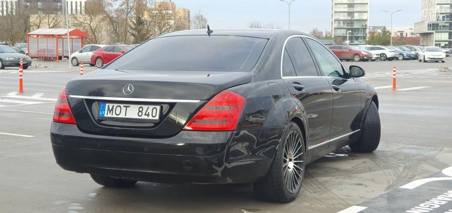 Melns Mercedes-Benz S 320 2006 Viļņa, ar dzinēja tilpumu 3.00 L un nobraukumu 400 tūkst. km par 4200 €, foto 3 vietnē AUTOMOTO.COM.LV