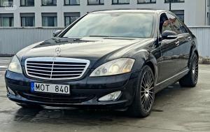 Melns Mercedes-Benz S 320 2006 Viļņa, ar dzinēja tilpumu 3.00 L un nobraukumu 400 tūkst. km par 4100 €, foto 4 vietnē AUTOMOTO.COM.LV