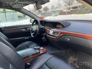 Melns Mercedes-Benz S 320 2006 Jelgava, ar dzinēja tilpumu 3.00 L un nobraukumu 257 tūkst. km par 8300 €, foto 7 vietnē AUTOMOTO.COM.LV