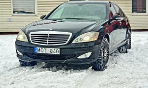 Black Mercedes-Benz S 320 2006 in Vilnius, with an engine capacity of 3.00 L and mileage of 400 thousand km for 3999 €, photo  on AUTOMOTO.COM.LV