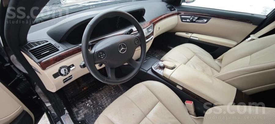Black Mercedes-Benz S 320 2006 in Riga, with an engine capacity of 3.00 L and mileage of 286 thousand km for 7000 €, photo 5 on AUTOMOTO.COM.LV