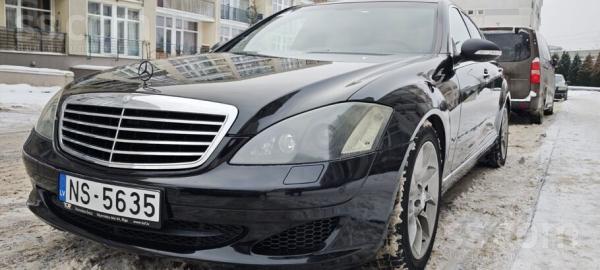 Black Mercedes-Benz S 320 2006 in Riga, with an engine capacity of 3.00 L and mileage of 286 thousand km for 7000 €, photo 7 on AUTOMOTO.COM.LV
