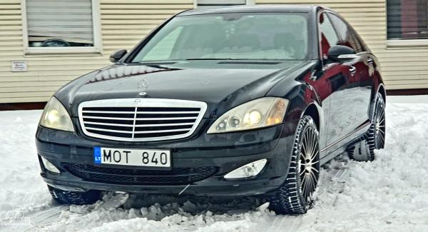 Melns Mercedes-Benz S 320 2006 Viļņa, ar dzinēja tilpumu 3.00 L un nobraukumu 400 tūkst. km par 4200 €, foto 1 vietnē AUTOMOTO.COM.LV