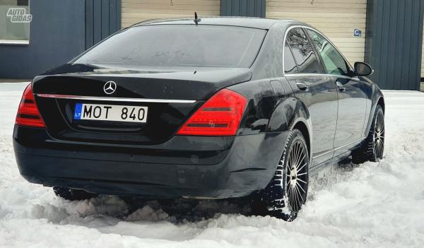 Melns Mercedes-Benz S 320 2006 Viļņa, ar dzinēja tilpumu 3.00 L un nobraukumu 400 tūkst. km par 4200 €, foto 3 vietnē AUTOMOTO.COM.LV