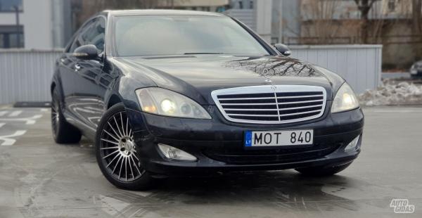 Black Mercedes-Benz S 320 2006 in Vilnius, with an engine capacity of 3.00 L and mileage of 400 thousand km for 4100 €, photo 1 on AUTOMOTO.COM.LV