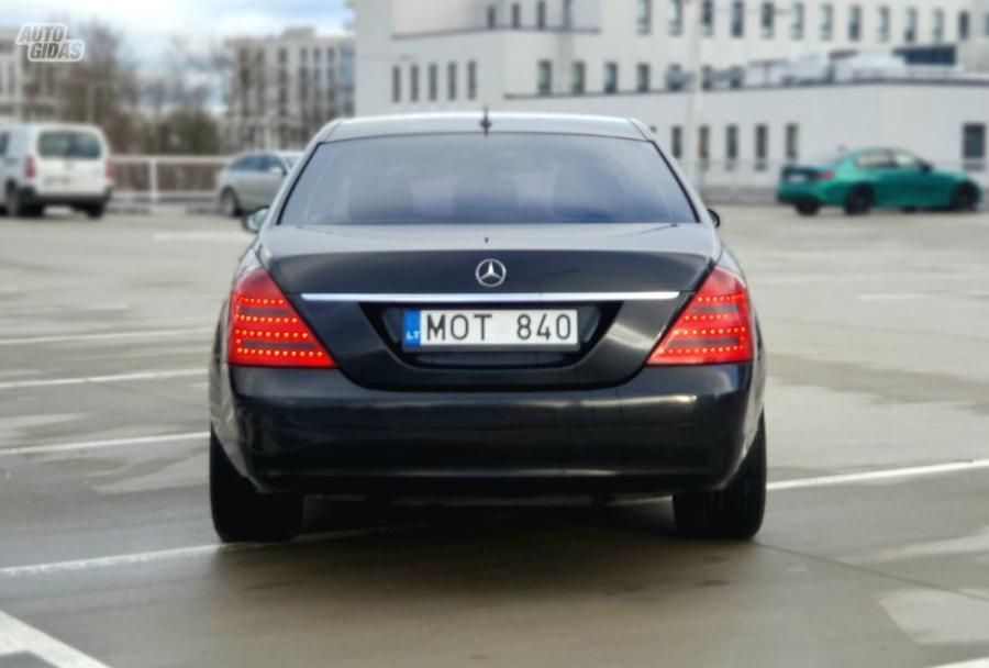 Black Mercedes-Benz S 320 2006 in Vilnius, with an engine capacity of 3.00 L and mileage of 400 thousand km for 3600 €, photo 3 on AUTOMOTO.COM.LV