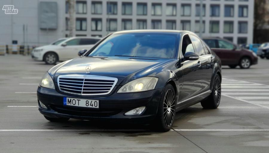 Black Mercedes-Benz S 320 2006 in Vilnius, with an engine capacity of 3.00 L and mileage of 400 thousand km for 3600 €, photo 5 on AUTOMOTO.COM.LV