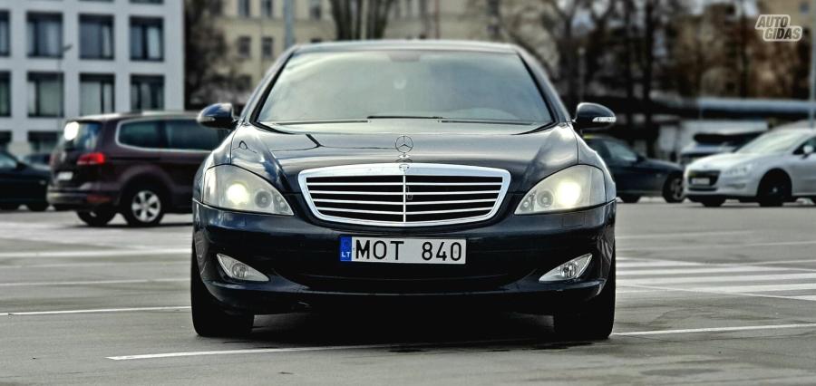 Black Mercedes-Benz S 320 2006 in Vilnius, with an engine capacity of 3.00 L and mileage of 400 thousand km for 3600 €, photo 6 on AUTOMOTO.COM.LV