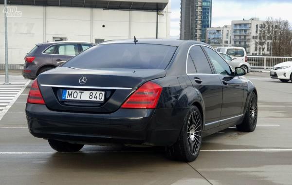 Melns Mercedes-Benz S 320 2006 Viļņa, ar dzinēja tilpumu 3.00 L un nobraukumu 400 tūkst. km par 3700 €, foto 2 vietnē AUTOMOTO.COM.LV