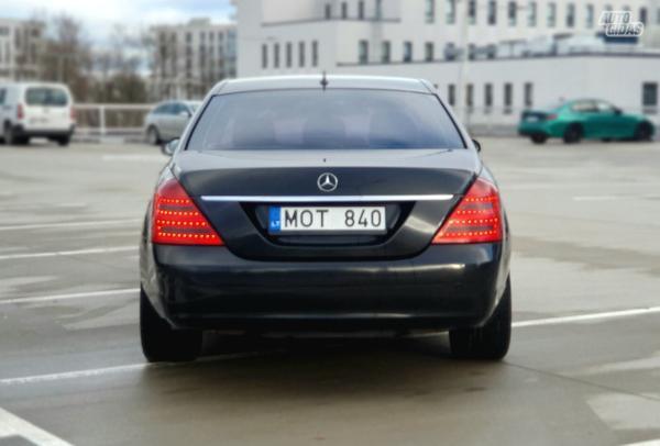 Melns Mercedes-Benz S 320 2006 Viļņa, ar dzinēja tilpumu 3.00 L un nobraukumu 400 tūkst. km par 3700 €, foto 3 vietnē AUTOMOTO.COM.LV