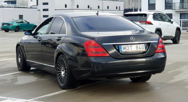 Melns Mercedes-Benz S 320 2006 Viļņa, ar dzinēja tilpumu 3.00 L un nobraukumu 400 tūkst. km par 3700 €, foto 4 vietnē AUTOMOTO.COM.LV