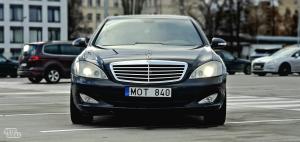 Black Mercedes-Benz S 320 2006 in Vilnius, with an engine capacity of 3.00 L and mileage of 400 thousand km for 3700 €, photo 6 on AUTOMOTO.COM.LV