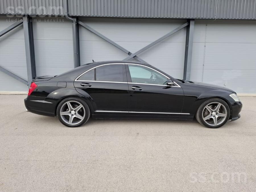 Melns Mercedes-Benz S 320 2006 Preiļi, ar dzinēja tilpumu 3.00 L un nobraukumu 411 tūkst. km par 6350 €, foto 1 vietnē AUTOMOTO.COM.LV