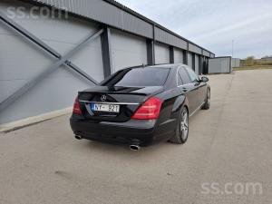 Melns Mercedes-Benz S 320 2006 Preiļi, ar dzinēja tilpumu 3.00 L un nobraukumu 411 tūkst. km par 6350 €, foto 4 vietnē AUTOMOTO.COM.LV