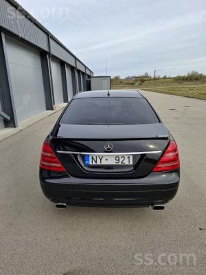 Melns Mercedes-Benz S 320 2006 Preiļi, ar dzinēja tilpumu 3.00 L un nobraukumu 411 tūkst. km par 6350 €, foto 6 vietnē AUTOMOTO.COM.LV