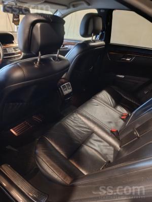 Melns Mercedes-Benz S 320 2006 Preiļi, ar dzinēja tilpumu 3.00 L un nobraukumu 411 tūkst. km par 6350 €, foto 8 vietnē AUTOMOTO.COM.LV