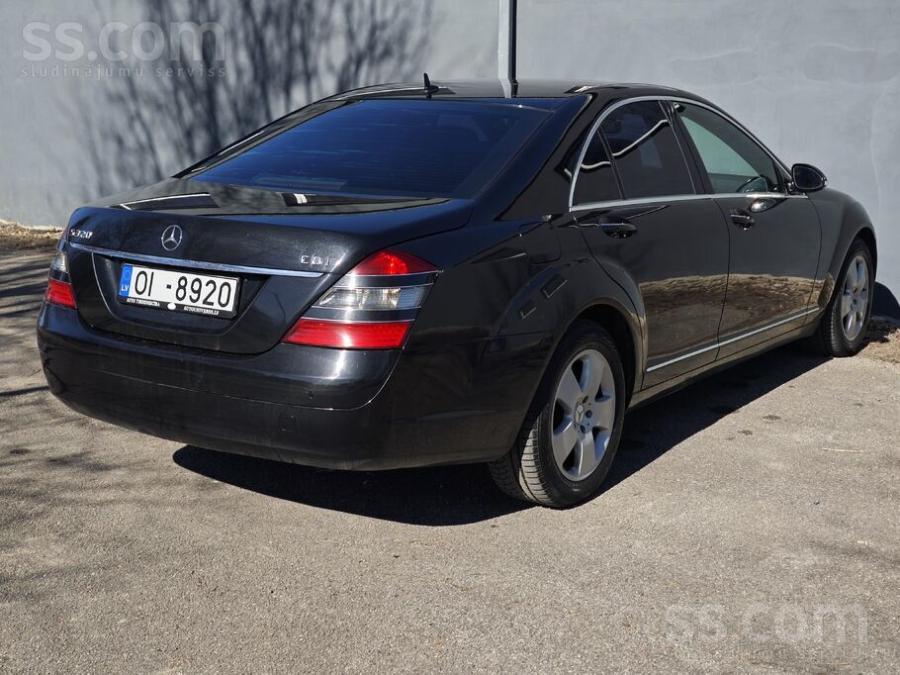 Black Mercedes-Benz S 320 2006 in Ogre, with an engine capacity of 3.00 L and mileage of 340 thousand km for 5950 €, photo 7 on AUTOMOTO.COM.LV