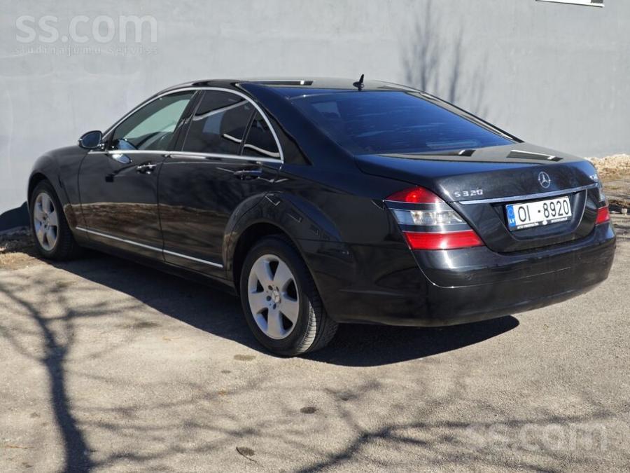 Black Mercedes-Benz S 320 2006 in Ogre, with an engine capacity of 3.00 L and mileage of 340 thousand km for 5950 €, photo 8 on AUTOMOTO.COM.LV