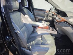Black Mercedes-Benz S 320 2006 in Ogre, with an engine capacity of 3.00 L and mileage of 340 thousand km for 5950 €, photo 9 on AUTOMOTO.COM.LV