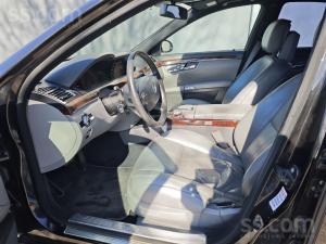 Black Mercedes-Benz S 320 2006 in Ogre, with an engine capacity of 3.00 L and mileage of 340 thousand km for 5950 €, photo 11 on AUTOMOTO.COM.LV
