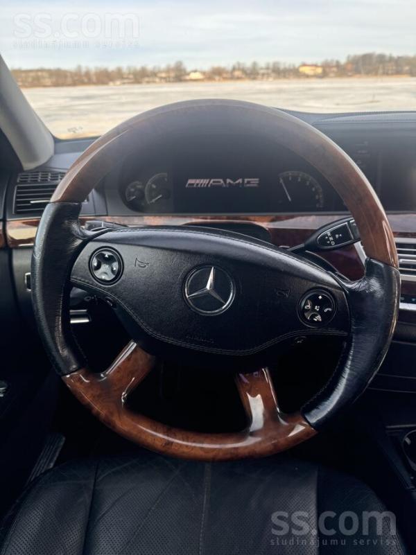 Black Mercedes-Benz S 320 2006 in Riga, with an engine capacity of 3.00 L and mileage of 401 thousand km for 5900 €, photo 4 on AUTOMOTO.COM.LV