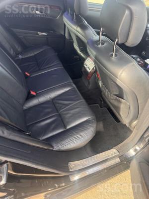 Black Mercedes-Benz S 320 2006 in Riga, with an engine capacity of 3.00 L and mileage of 401 thousand km for 5900 €, photo 6 on AUTOMOTO.COM.LV
