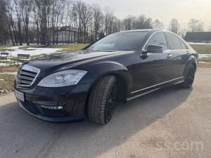 Black Mercedes-Benz S 320 2006 in Riga, with an engine capacity of 3.00 L and mileage of 401 thousand km for 5900 €, photo 7 on AUTOMOTO.COM.LV
